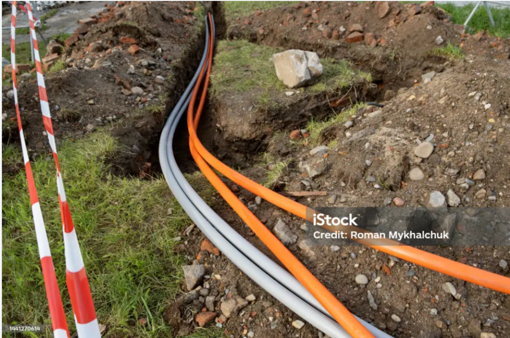 Underground Installation of Optic Fiber Cable Placing – Boomindia Network